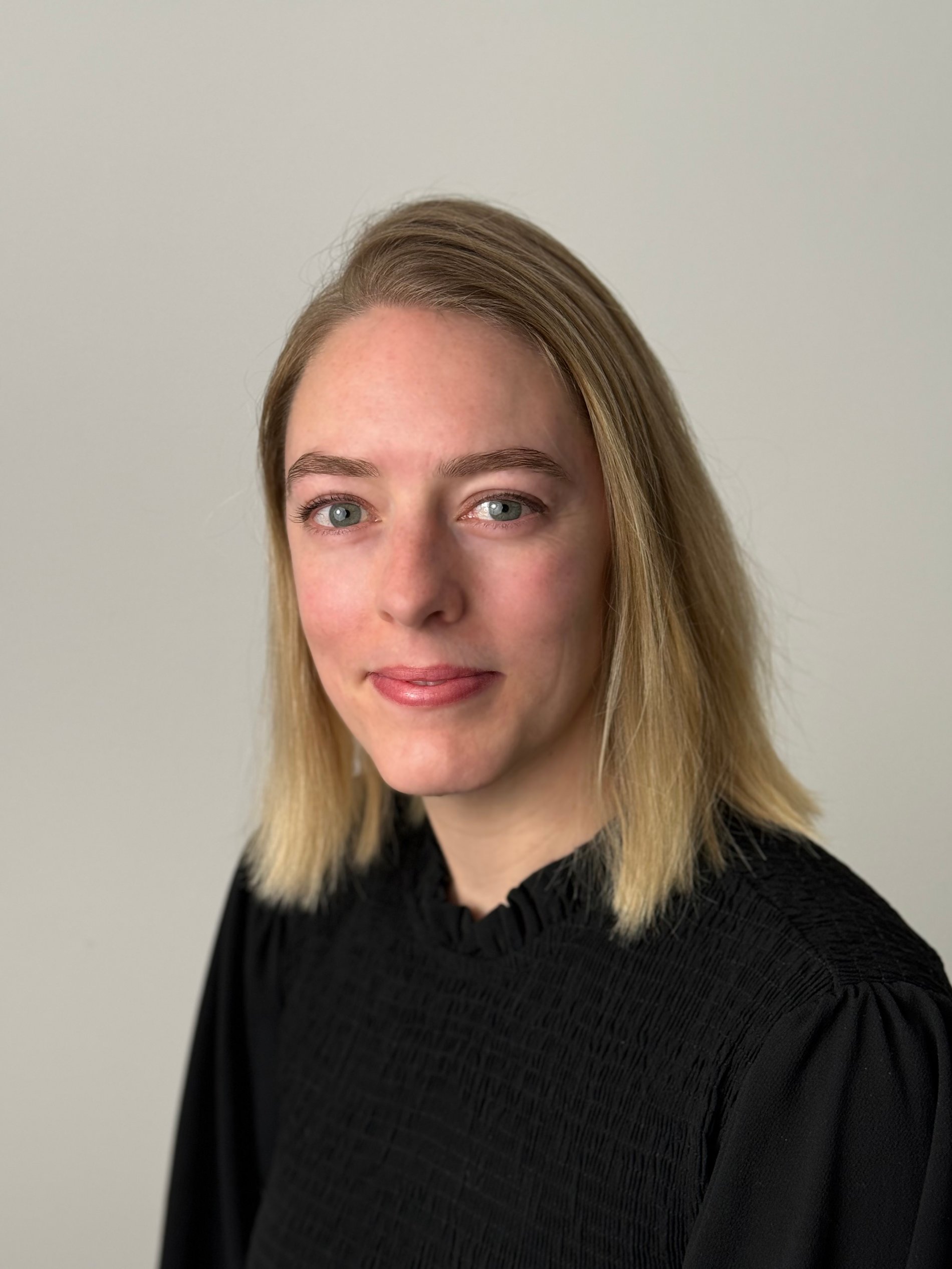 Caitlin Crosby - Newitt & York Real Estate - www.newittyork.com.au